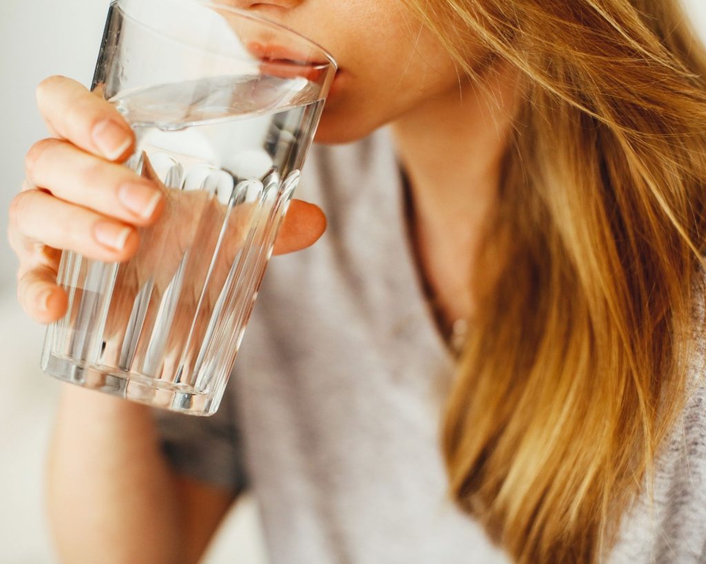 15 Quick and Easy Tips for Drinking More Water – Little Steps, Big Happy